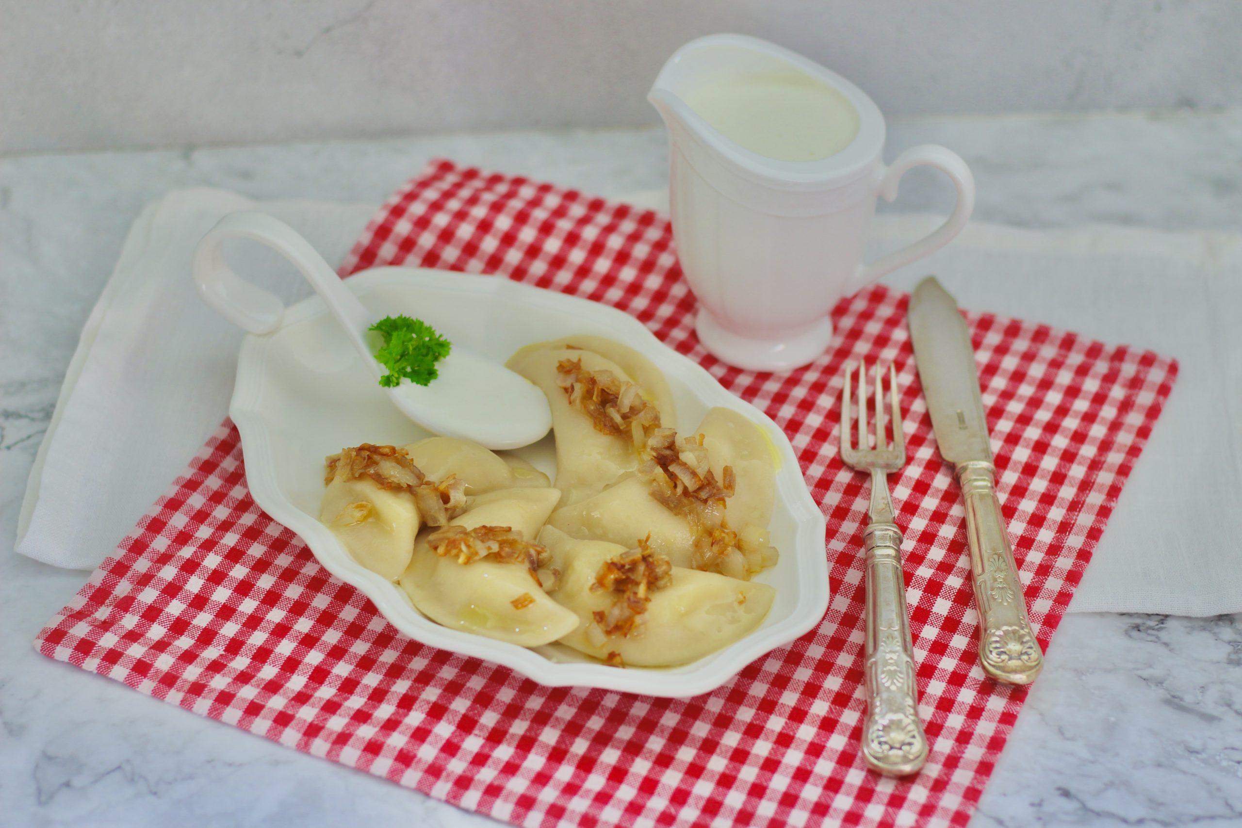 "Pierogi ruskie" - Polnische Teigtaschen, klassisch mit Schichtkäse und ...